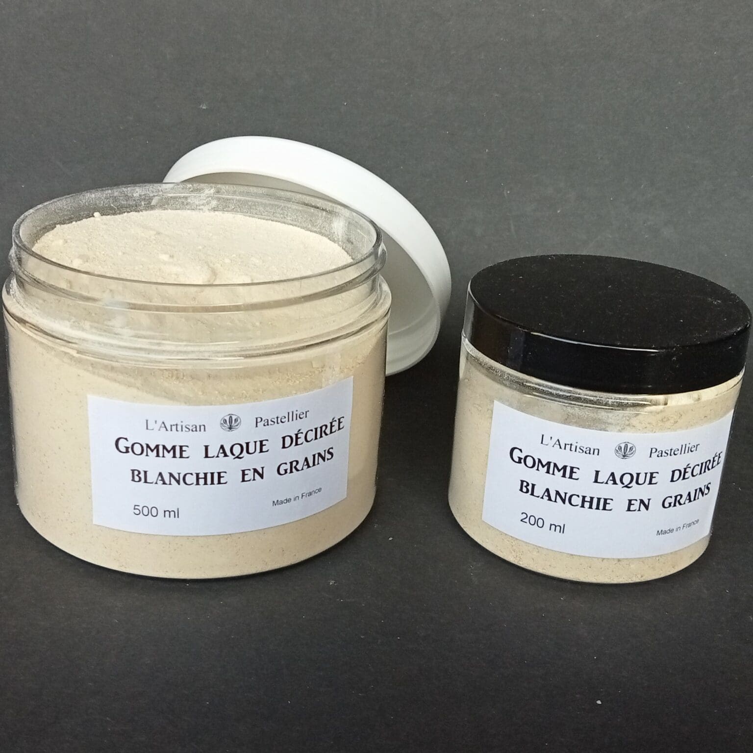 Gomme laque décirée blanchie de l’Artisan Pastellier – L'Artisan Pastellier